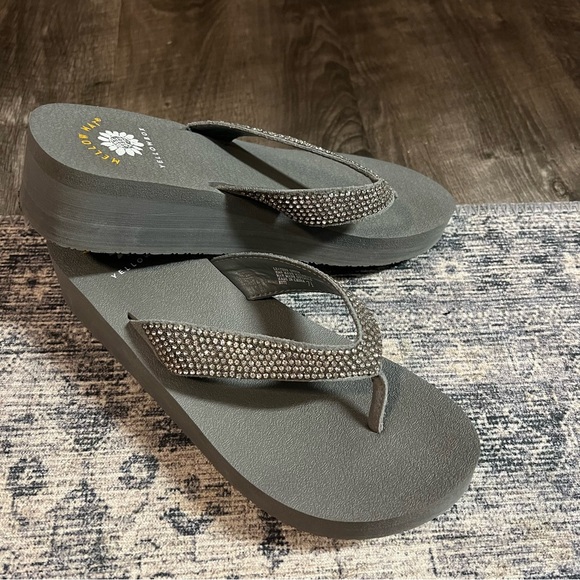Yellow Box | Shoes | Yellow Box Mellow Mat Grey Flip Flops Size 75 ...